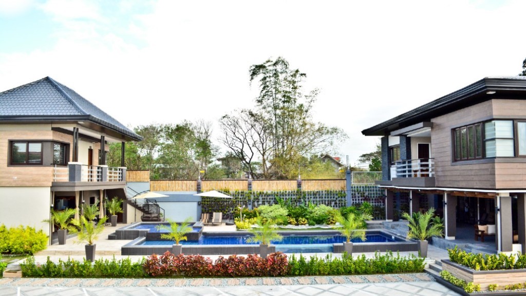 Hidden Tropics | Resort Swimming Pool