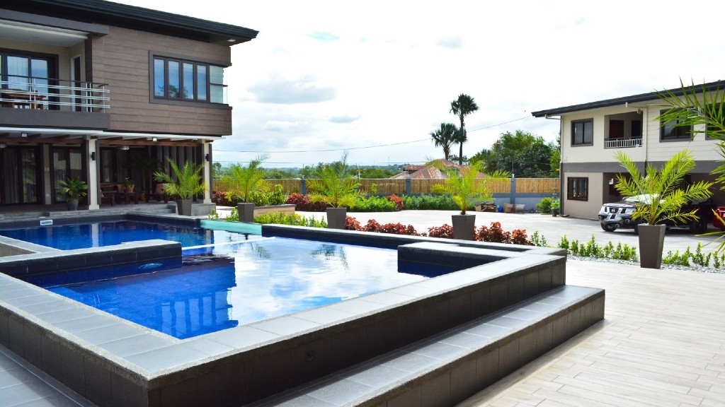 Hidden Tropics | Resort Swimming Pool