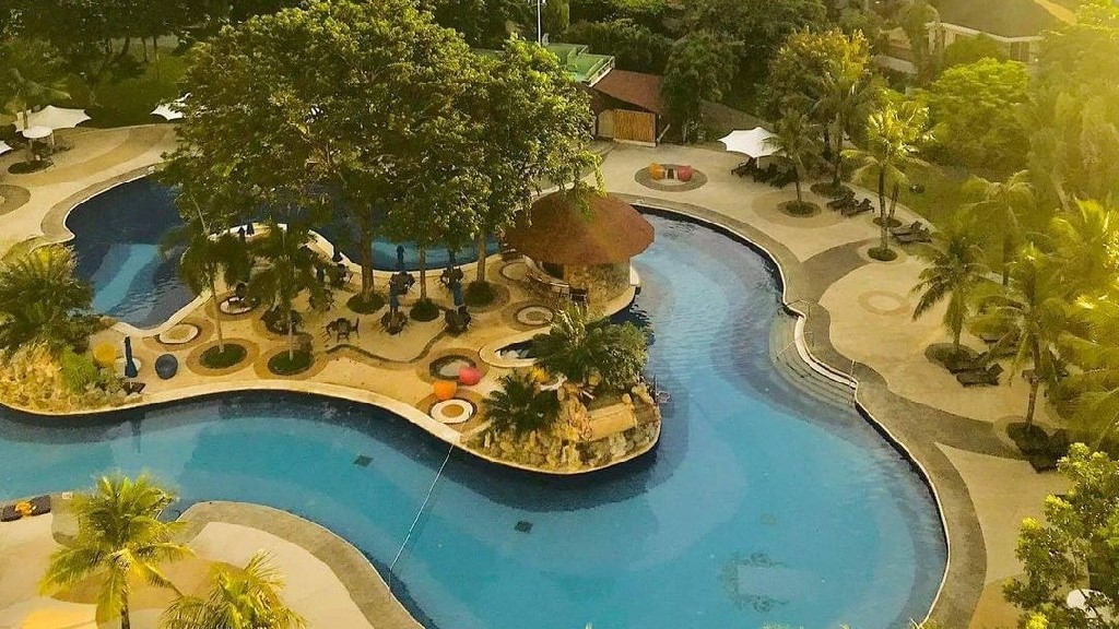 Jpark Island Resort & Waterworld Cebu | Resort Swimming Pool