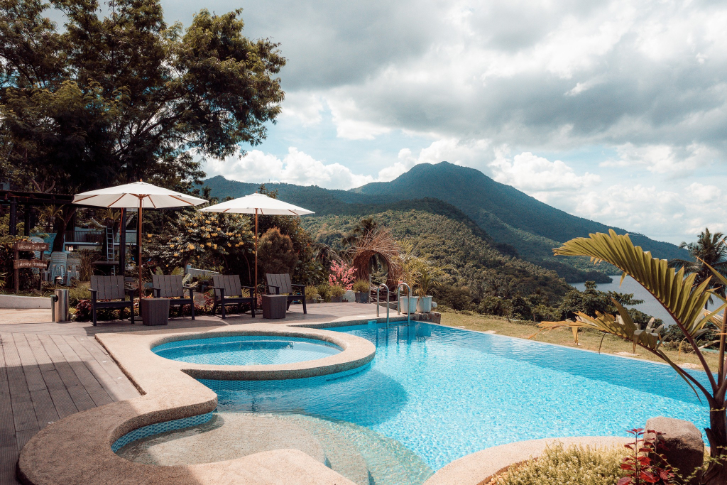 Lakeview Suite | Resort Swimming Pool