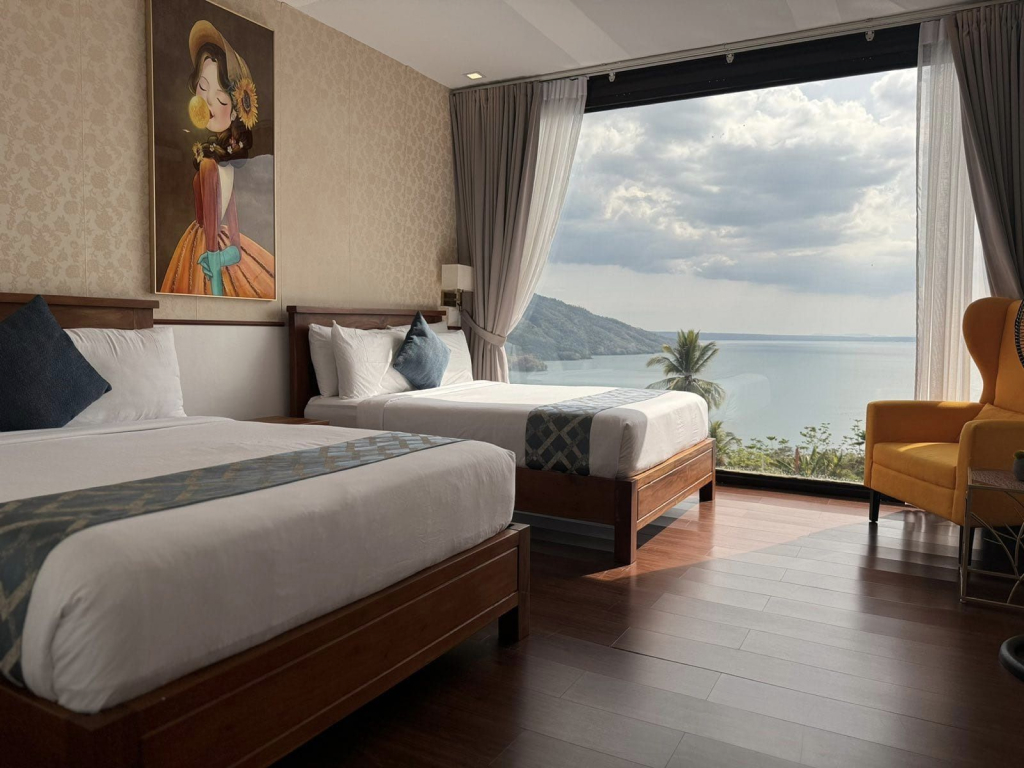 Lakeview Suite | Resort Swimming Pool