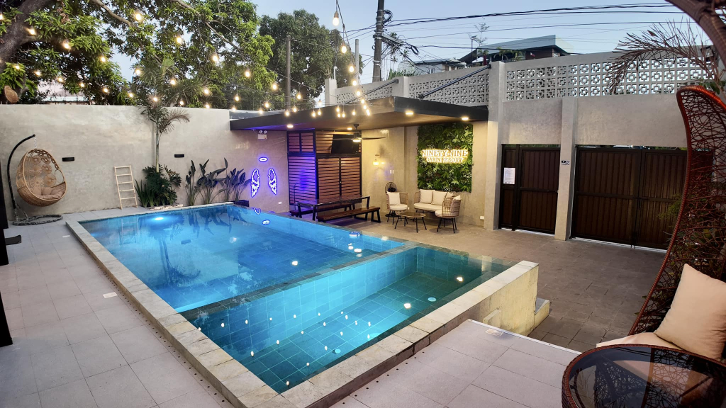 Ninety-Nine Cabin Resort | Resort Swimming Pool