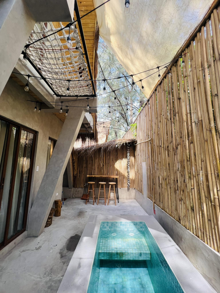 Paradise Point Liwa | Resort Swimming Pool