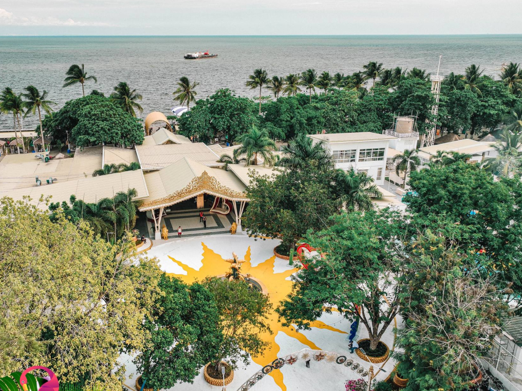 Villa Excellance Beach & Wave Pool Resort | Resort Swimming Pool